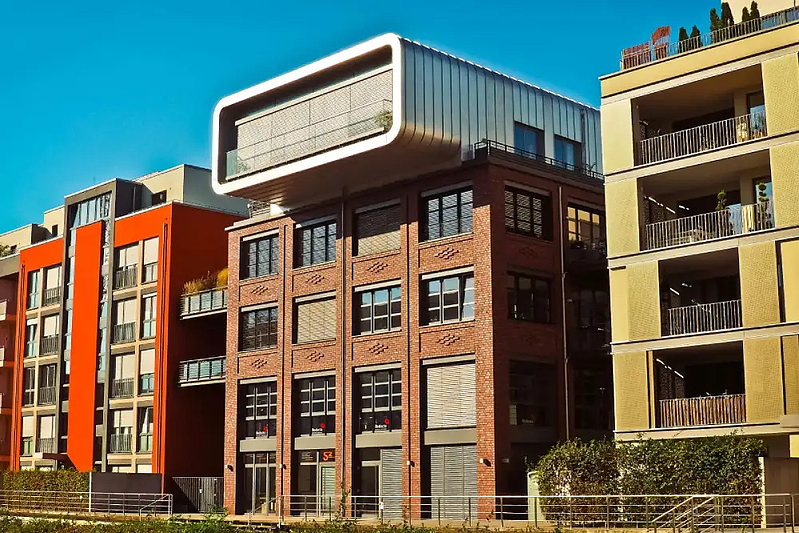 How Coastal Climate Shapes Home Design on the East vs. West Coast ...